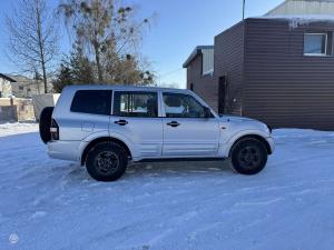 Grey Mitsubishi Pajero 2000 in Kaunas, with an engine capacity of 3.20 L and mileage of 325 thousand km for 2600 €, photo 2 on AUTOMOTO.COM.LV