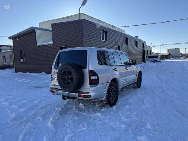 Pelēks Mitsubishi Pajero 2000 Kauņa, ar dzinēja tilpumu 3.20 L un nobraukumu 325 tūkst. km par 2600 €, foto 3 vietnē AUTOMOTO.COM.LV