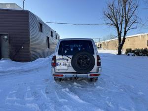 Grey Mitsubishi Pajero 2000 in Kaunas, with an engine capacity of 3.20 L and mileage of 325 thousand km for 2600 €, photo 4 on AUTOMOTO.COM.LV