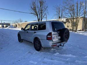 Grey Mitsubishi Pajero 2000 in Kaunas, with an engine capacity of 3.20 L and mileage of 325 thousand km for 2600 €, photo 5 on AUTOMOTO.COM.LV