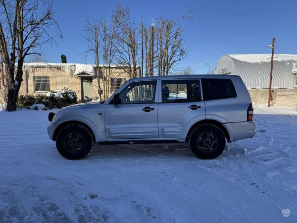 Pelēks Mitsubishi Pajero 2000 Kauņa, ar dzinēja tilpumu 3.20 L un nobraukumu 325 tūkst. km par 2600 €, foto 6 vietnē AUTOMOTO.COM.LV