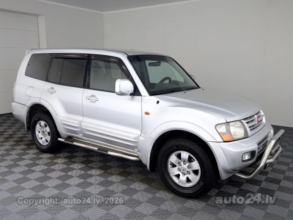 Pelēks Mitsubishi Pajero 2000 Tallina, ar dzinēja tilpumu 3.20 L un nobraukumu 339 tūkst. km par 2499 €, foto 1 vietnē AUTOMOTO.COM.LV