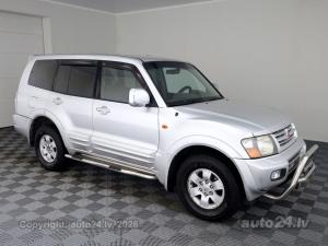 Pelēks Mitsubishi Pajero 2000 Tallina, ar dzinēja tilpumu 3.20 L un nobraukumu 339 tūkst. km par 2499 €, foto  vietnē AUTOMOTO.COM.LV