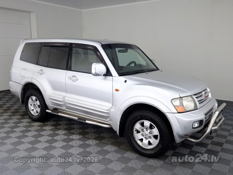 Pelēks Mitsubishi Pajero 2000 Tallina, ar dzinēja tilpumu 3.20 L un nobraukumu 339 tūkst. km par 2499 €, foto 1 vietnē AUTOMOTO.COM.LV