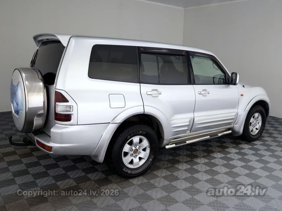 Pelēks Mitsubishi Pajero 2000 Tallina, ar dzinēja tilpumu 3.20 L un nobraukumu 339 tūkst. km par 2499 €, foto 4 vietnē AUTOMOTO.COM.LV