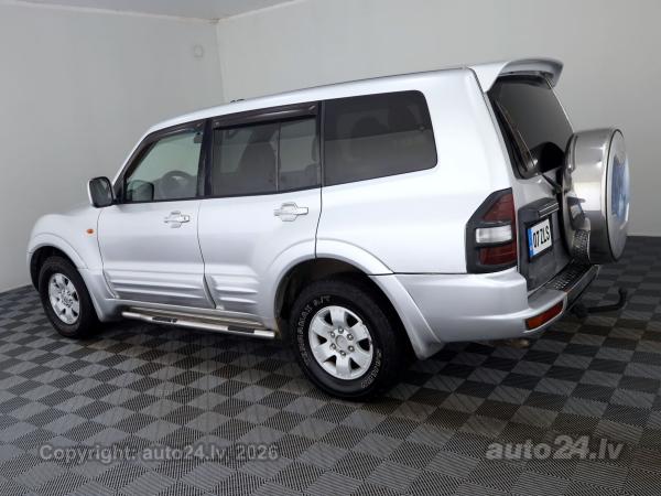 Pelēks Mitsubishi Pajero 2000 Tallina, ar dzinēja tilpumu 3.20 L un nobraukumu 339 tūkst. km par 2499 €, foto 4 vietnē AUTOMOTO.COM.LV