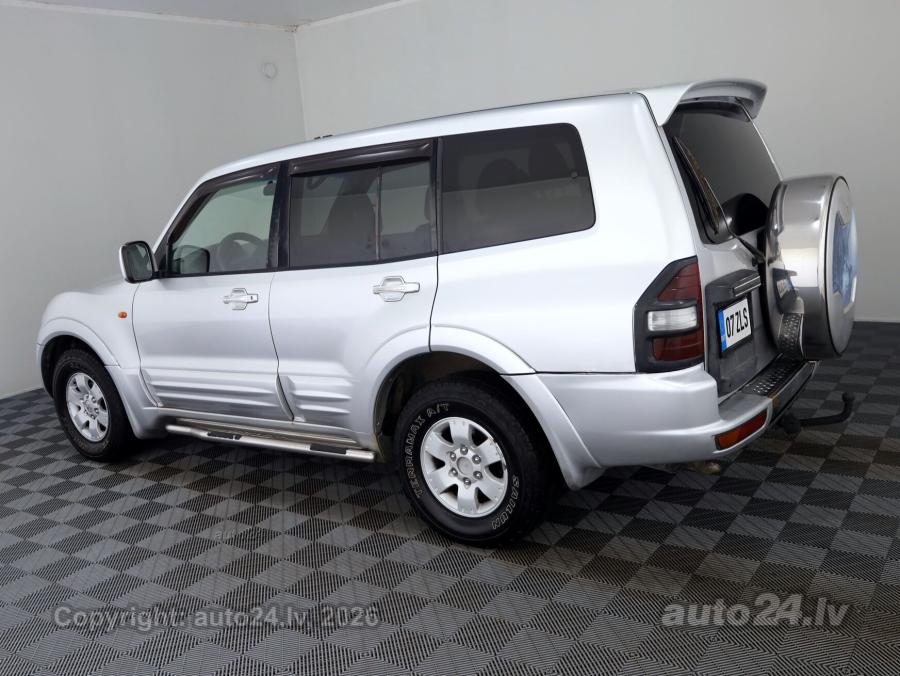 Pelēks Mitsubishi Pajero 2000 Tallina, ar dzinēja tilpumu 3.20 L un nobraukumu 339 tūkst. km par 2499 €, foto 5 vietnē AUTOMOTO.COM.LV