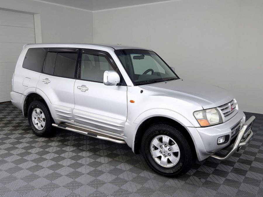 Grey Mitsubishi Pajero 2000 in Tallinn, with an engine capacity of 3.20 L and mileage of 339 thousand km for 1999 €, photo 1 on AUTOMOTO.COM.LV