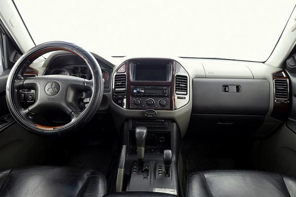Grey Mitsubishi Pajero 2000 in Tallinn, with an engine capacity of 3.20 L and mileage of 339 thousand km for 1799 €, photo 6 on AUTOMOTO.COM.LV