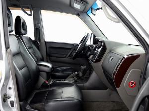 Grey Mitsubishi Pajero 2000 in Tallinn, with an engine capacity of 3.20 L and mileage of 339 thousand km for 1799 €, photo 7 on AUTOMOTO.COM.LV