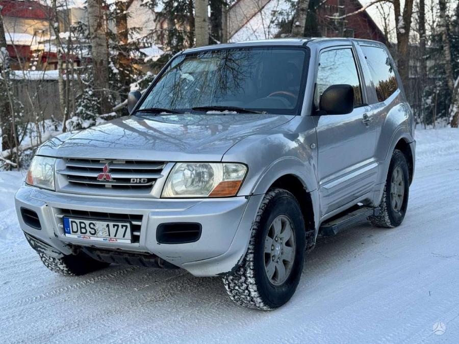 Pelēks Mitsubishi Pajero 2001 Mažeikiai, ar dzinēja tilpumu 3.20 L un nobraukumu 321 tūkst. km par 2700 €, foto 1 vietnē AUTOMOTO.COM.LV