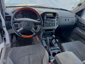 Pelēks Mitsubishi Pajero 2001 Mažeikiai, ar dzinēja tilpumu 3.20 L un nobraukumu 321 tūkst. km par 2700 €, foto 7 vietnē AUTOMOTO.COM.LV