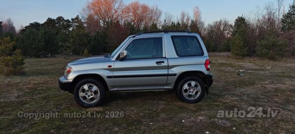 Grey Mitsubishi Pajero 2001 in Parnu, with an engine capacity of 2.00 L and mileage of 281 thousand km for 3700 €, photo 2 on AUTOMOTO.COM.LV