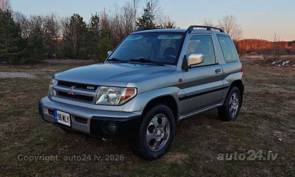 Grey Mitsubishi Pajero 2001 in Parnu, with an engine capacity of 2.00 L and mileage of 281 thousand km for 3700 €, photo 3 on AUTOMOTO.COM.LV