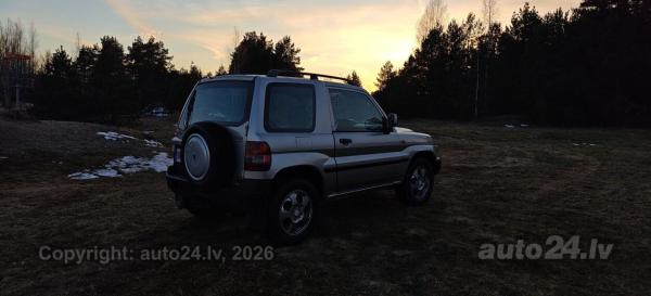 Grey Mitsubishi Pajero 2001 in Parnu, with an engine capacity of 2.00 L and mileage of 281 thousand km for 3700 €, photo 6 on AUTOMOTO.COM.LV