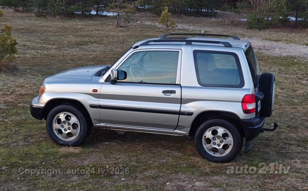 Grey Mitsubishi Pajero 2001 in Parnu, with an engine capacity of 2.00 L and mileage of 281 thousand km for 3700 €, photo 7 on AUTOMOTO.COM.LV