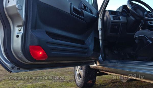 Grey Mitsubishi Pajero 2001 in Parnu, with an engine capacity of 2.00 L and mileage of 281 thousand km for 3700 €, photo 11 on AUTOMOTO.COM.LV