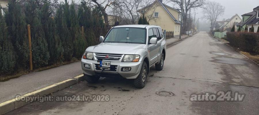 Pelēks Mitsubishi Pajero 2001 Tallina, ar dzinēja tilpumu 3.20 L un nobraukumu 247 tūkst. km par 5500 €, foto 1 vietnē AUTOMOTO.COM.LV