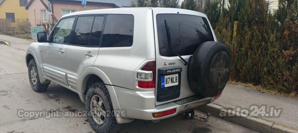 Pelēks Mitsubishi Pajero 2001 Tallina, ar dzinēja tilpumu 3.20 L un nobraukumu 247 tūkst. km par 5500 €, foto 3 vietnē AUTOMOTO.COM.LV