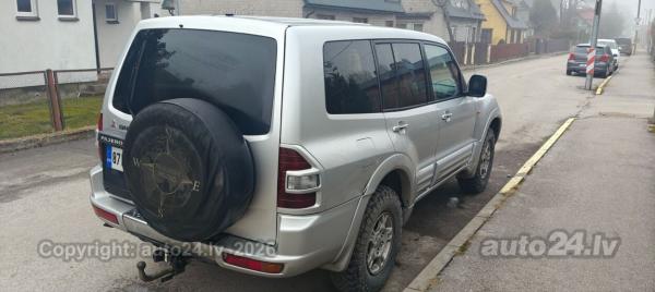 Pelēks Mitsubishi Pajero 2001 Tallina, ar dzinēja tilpumu 3.20 L un nobraukumu 247 tūkst. km par 5500 €, foto 4 vietnē AUTOMOTO.COM.LV