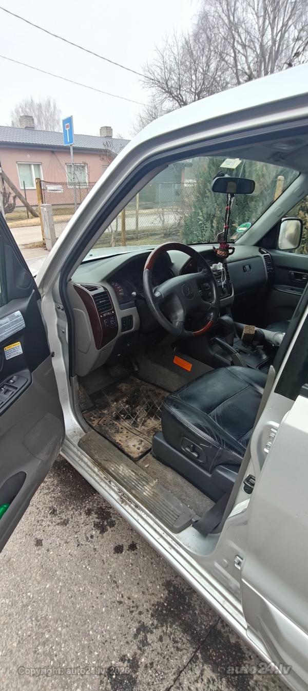 Pelēks Mitsubishi Pajero 2001 Tallina, ar dzinēja tilpumu 3.20 L un nobraukumu 247 tūkst. km par 5500 €, foto 5 vietnē AUTOMOTO.COM.LV