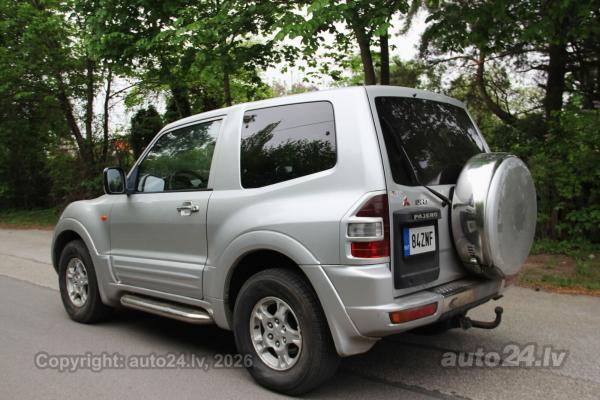 Pelēks Mitsubishi Pajero 2001 Tartu, ar dzinēja tilpumu 3.20 L un nobraukumu 297 tūkst. km par 2999 €, foto 5 vietnē AUTOMOTO.COM.LV