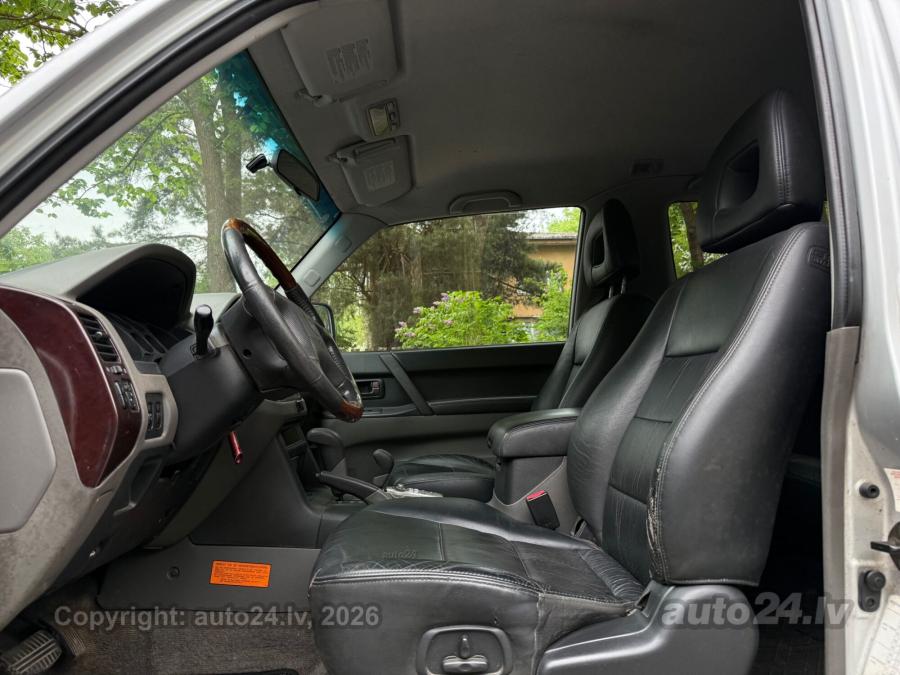 Pelēks Mitsubishi Pajero 2001 Tartu, ar dzinēja tilpumu 3.20 L un nobraukumu 297 tūkst. km par 2999 €, foto 9 vietnē AUTOMOTO.COM.LV