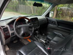 Pelēks Mitsubishi Pajero 2001 Tartu, ar dzinēja tilpumu 3.20 L un nobraukumu 297 tūkst. km par 2999 €, foto 10 vietnē AUTOMOTO.COM.LV