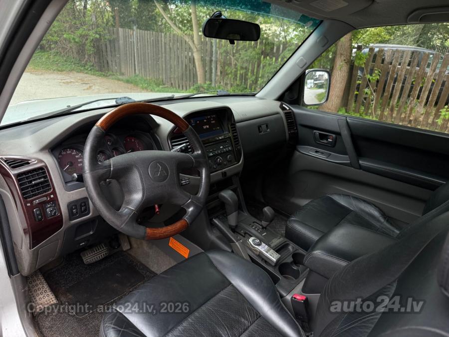 Pelēks Mitsubishi Pajero 2001 Tartu, ar dzinēja tilpumu 3.20 L un nobraukumu 297 tūkst. km par 2999 €, foto 10 vietnē AUTOMOTO.COM.LV