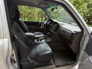 Pelēks Mitsubishi Pajero 2001 Tartu, ar dzinēja tilpumu 3.20 L un nobraukumu 297 tūkst. km par 2999 €, foto 13 vietnē AUTOMOTO.COM.LV
