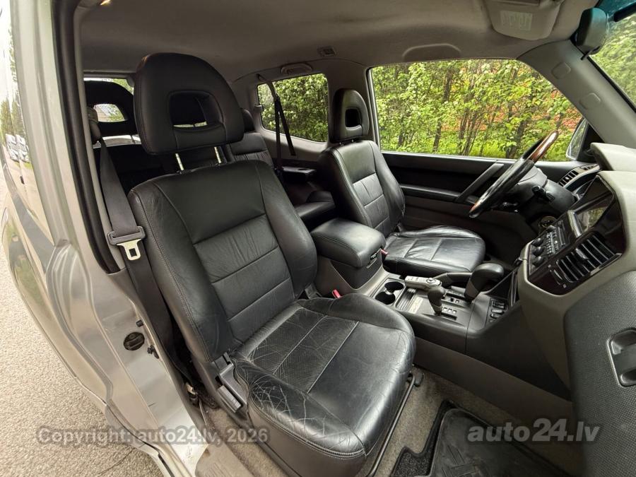 Pelēks Mitsubishi Pajero 2001 Tartu, ar dzinēja tilpumu 3.20 L un nobraukumu 297 tūkst. km par 2999 €, foto 14 vietnē AUTOMOTO.COM.LV