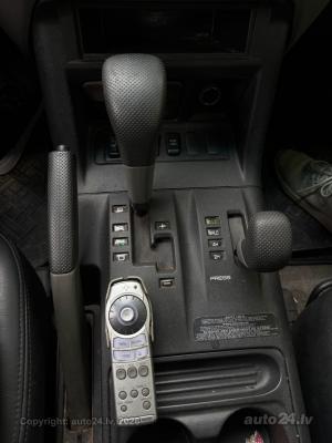 Pelēks Mitsubishi Pajero 2001 Tartu, ar dzinēja tilpumu 3.20 L un nobraukumu 297 tūkst. km par 2999 €, foto 19 vietnē AUTOMOTO.COM.LV