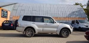 Grey Mitsubishi Pajero 2001 in Valmiera, with an engine capacity of 3.20 L and mileage of 586 thousand km for 2350 €, photo 3 on AUTOMOTO.COM.LV