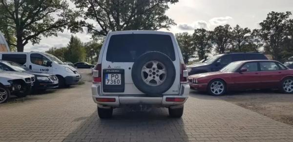 Grey Mitsubishi Pajero 2001 in Valmiera, with an engine capacity of 3.20 L and mileage of 586 thousand km for 2350 €, photo 4 on AUTOMOTO.COM.LV