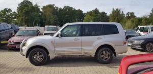 Grey Mitsubishi Pajero 2001 in Valmiera, with an engine capacity of 3.20 L and mileage of 586 thousand km for 2350 €, photo 7 on AUTOMOTO.COM.LV