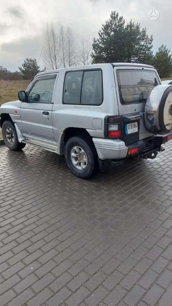 Pelēks Mitsubishi Pajero 2002 Viļņa, ar dzinēja tilpumu 2.48 L un nobraukumu 220 tūkst. km par 4200 €, foto 5 vietnē AUTOMOTO.COM.LV