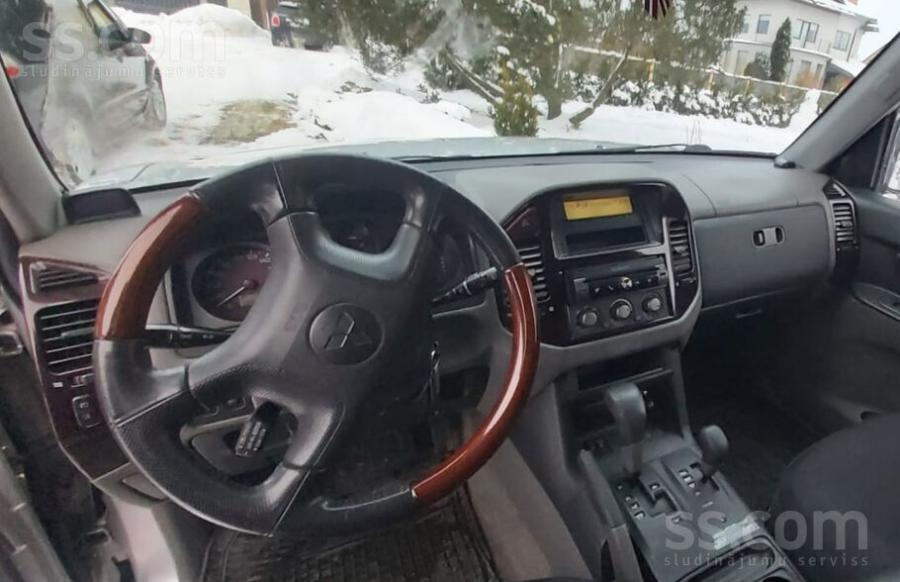 Pelēks Mitsubishi Pajero 2002 Liepāja, ar dzinēja tilpumu 3.20 L un nobraukumu 140 tūkst. km par 4200 €, foto 7 vietnē AUTOMOTO.COM.LV