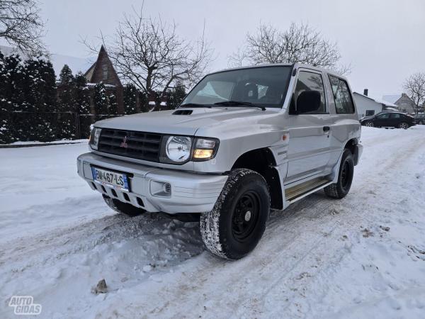 Grey Mitsubishi Pajero 2002 in Raseiniai, with an engine capacity of 2.50 L and mileage of 304 thousand km for 4650 €, photo 1 on AUTOMOTO.COM.LV