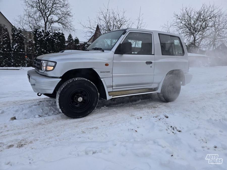 Grey Mitsubishi Pajero 2002 in Raseiniai, with an engine capacity of 2.50 L and mileage of 304 thousand km for 4650 €, photo 3 on AUTOMOTO.COM.LV
