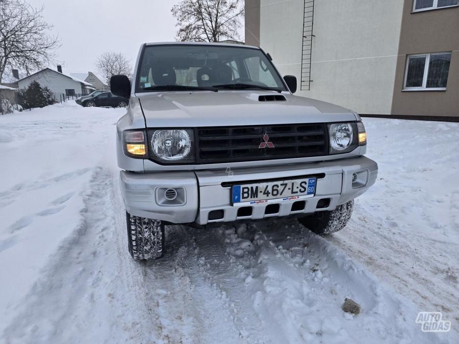 Grey Mitsubishi Pajero 2002 in Raseiniai, with an engine capacity of 2.50 L and mileage of 304 thousand km for 4650 €, photo 4 on AUTOMOTO.COM.LV