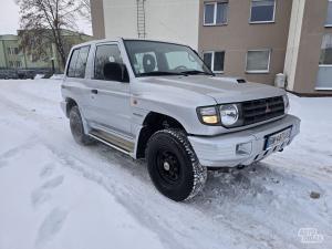 Grey Mitsubishi Pajero 2002 in Raseiniai, with an engine capacity of 2.50 L and mileage of 304 thousand km for 4650 €, photo 5 on AUTOMOTO.COM.LV