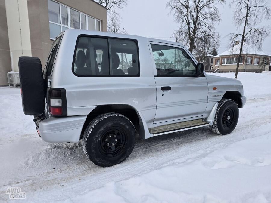 Grey Mitsubishi Pajero 2002 in Raseiniai, with an engine capacity of 2.50 L and mileage of 304 thousand km for 4650 €, photo 7 on AUTOMOTO.COM.LV