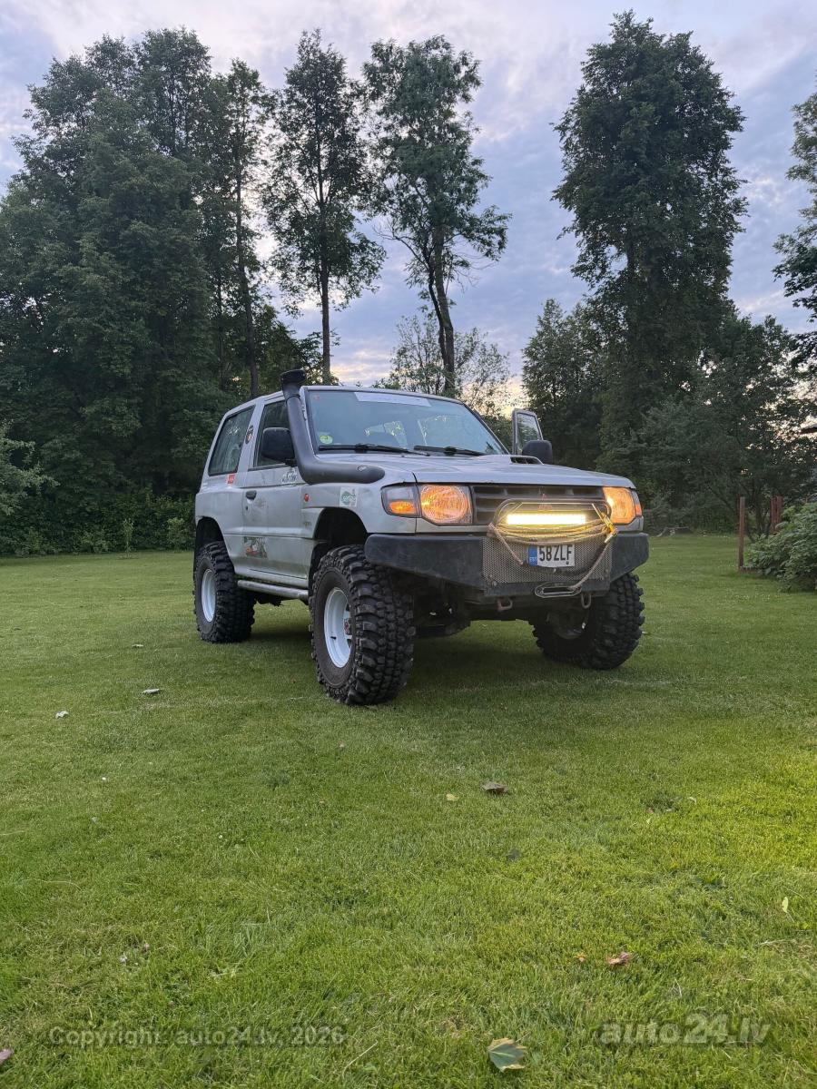 Grey Mitsubishi Pajero 2002 in Tallinn, with an engine capacity of 2.50 L and mileage of 0 thousand km for 5500 €, photo 1 on AUTOMOTO.COM.LV