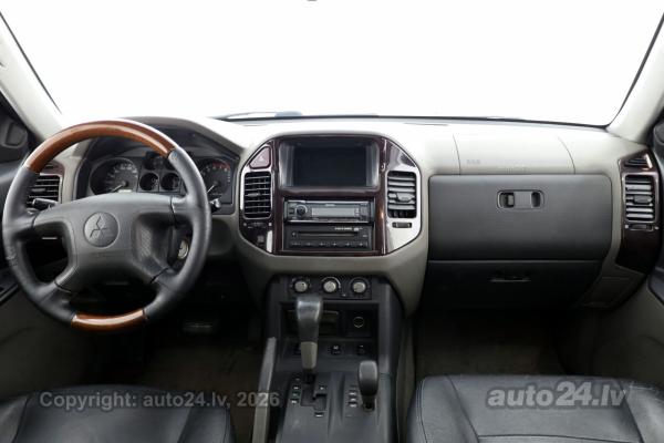 Pelēks Mitsubishi Pajero 2002 Tallina, ar dzinēja tilpumu 3.20 L un nobraukumu 358 tūkst. km par 1899 €, foto 5 vietnē AUTOMOTO.COM.LV