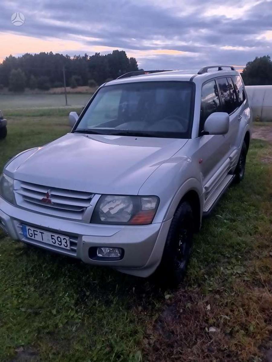 Pelēks Mitsubishi Pajero 2002 Viļņa, ar dzinēja tilpumu 3.20 L un nobraukumu 50 tūkst. km par 1800 €, foto 1 vietnē AUTOMOTO.COM.LV