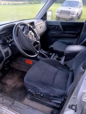 Pelēks Mitsubishi Pajero 2002 Viļņa, ar dzinēja tilpumu 3.20 L un nobraukumu 50 tūkst. km par 1800 €, foto 4 vietnē AUTOMOTO.COM.LV
