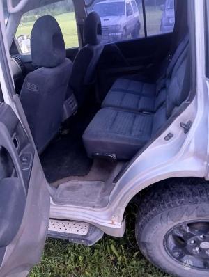Pelēks Mitsubishi Pajero 2002 Viļņa, ar dzinēja tilpumu 3.20 L un nobraukumu 50 tūkst. km par 1800 €, foto 5 vietnē AUTOMOTO.COM.LV