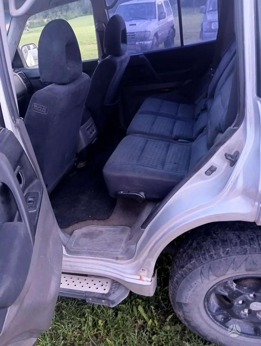 Pelēks Mitsubishi Pajero 2002 Viļņa, ar dzinēja tilpumu 3.20 L un nobraukumu 50 tūkst. km par 1800 €, foto 5 vietnē AUTOMOTO.COM.LV