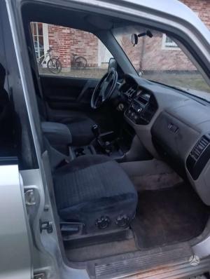 Pelēks Mitsubishi Pajero 2002 Viļņa, ar dzinēja tilpumu 3.20 L un nobraukumu 50 tūkst. km par 1800 €, foto 6 vietnē AUTOMOTO.COM.LV
