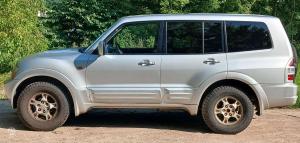 Grey Mitsubishi Pajero 2002 in Vilnius, with an engine capacity of 3.20 L and mileage of 370 thousand km for 1999 €, photo 8 on AUTOMOTO.COM.LV